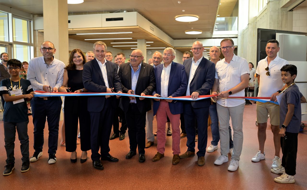 Un nouveau bâtiment pour le primaire et des classes de maternelle à l ...
